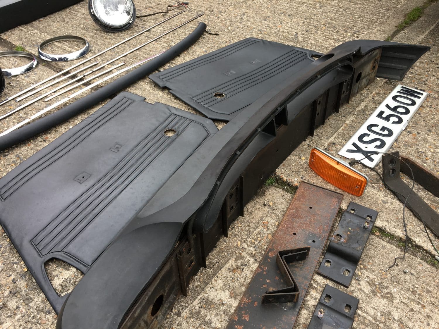 Stripping our 1980 MG Midget 1500 for respray - Bridge Classic Cars