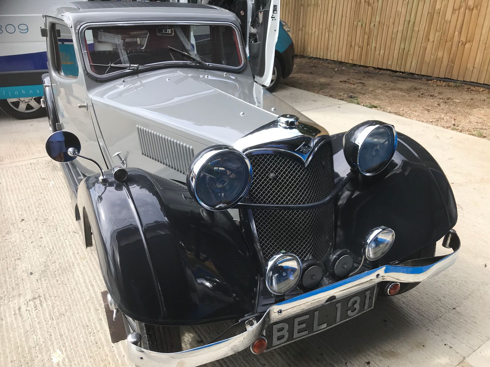 Giving the Riley's exterior a freshen up - Bridge Classic Cars