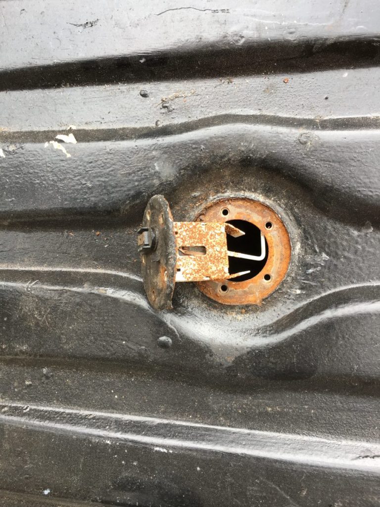 Audi 100 Damaged Fuel Tank - Bridge Classic Cars