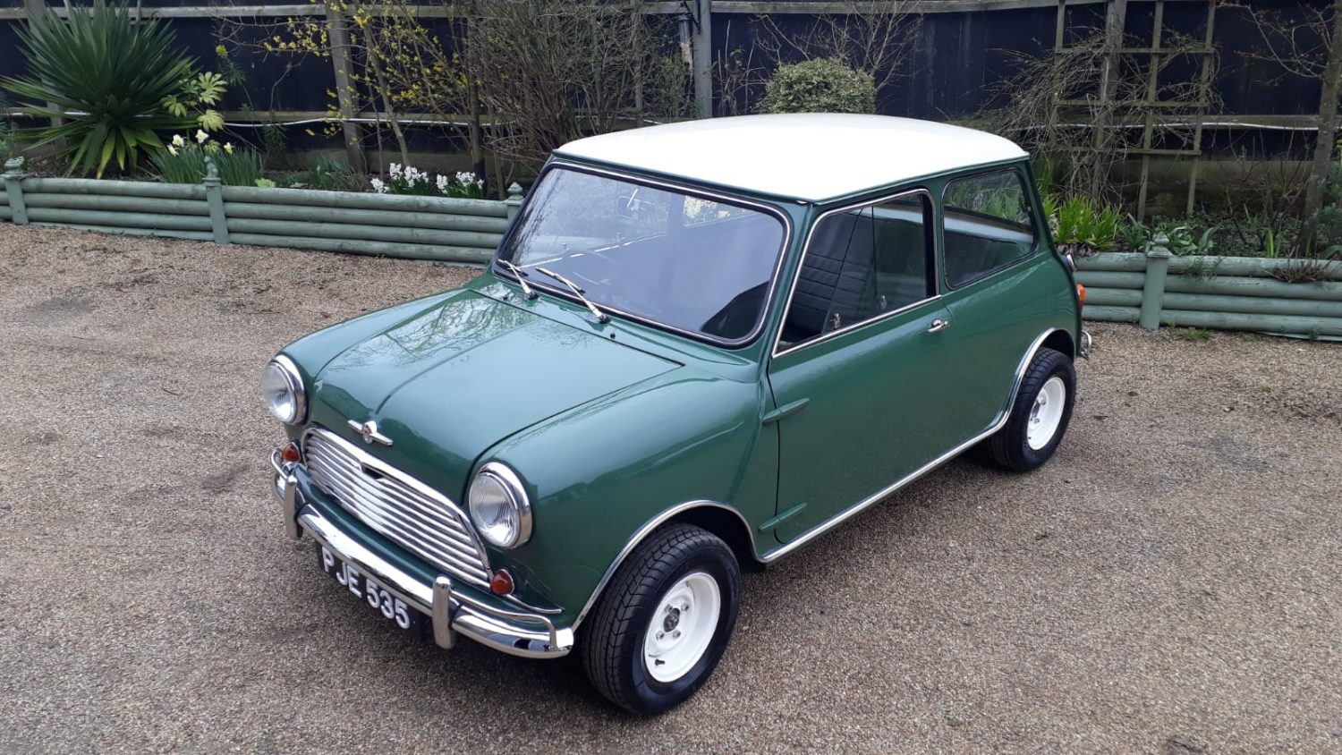 1963 Mini Bodyshell Repainted - Bridge Classic Cars : Bridge Classic Cars