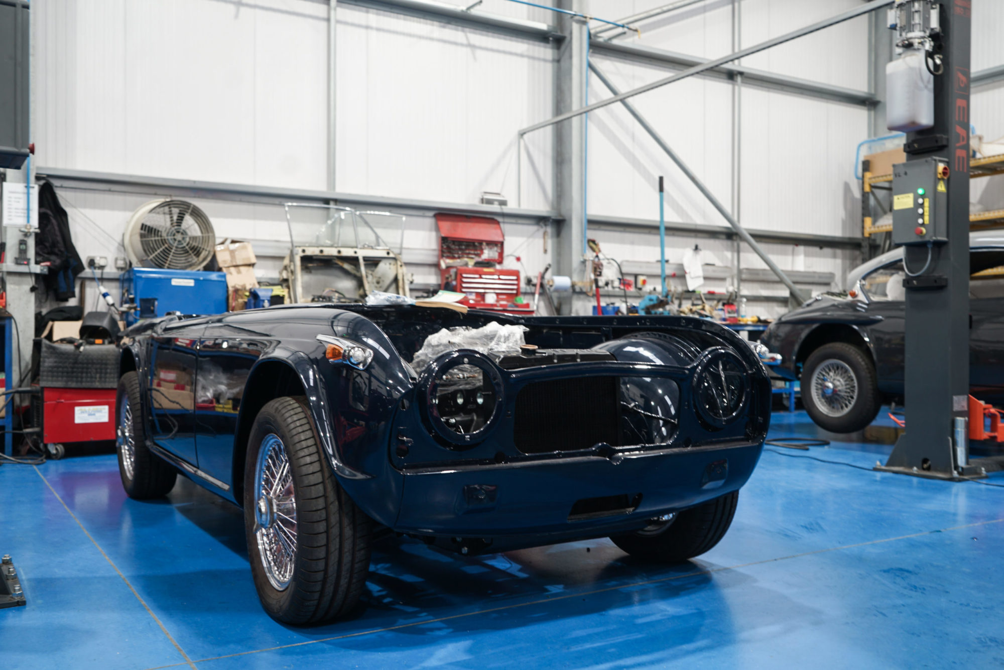 A workshop Triumph - Bridge Classic Cars