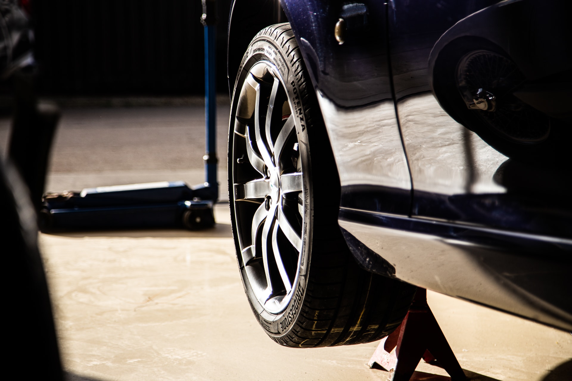 A New Look - Wheels for the 2005 Aston Martin DB9 Refinished - Bridge ...