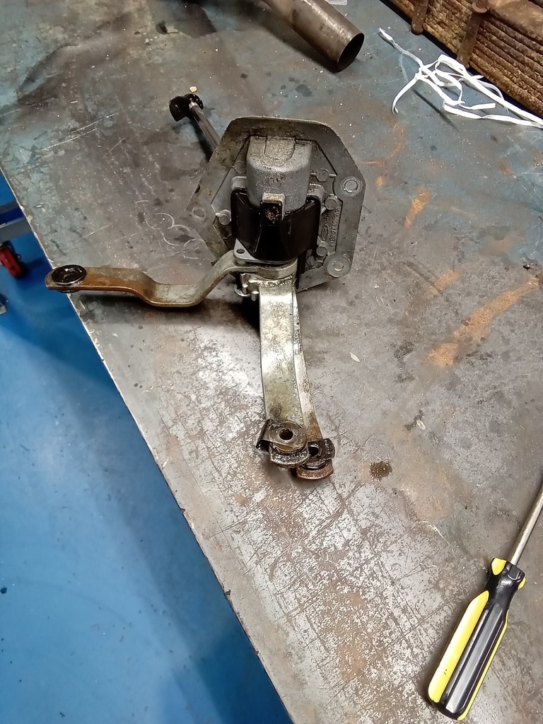 Reliant Scimitar Gear Linkages - Bridge Classic Cars