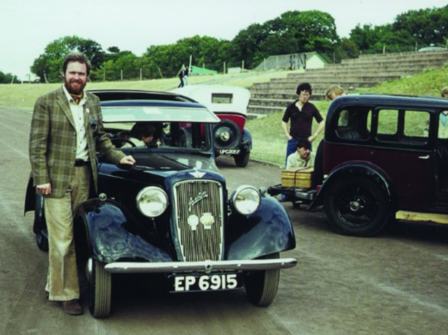 Nostalgia - 1937 Austin Ten Cambridge - Bridge Classic Cars
