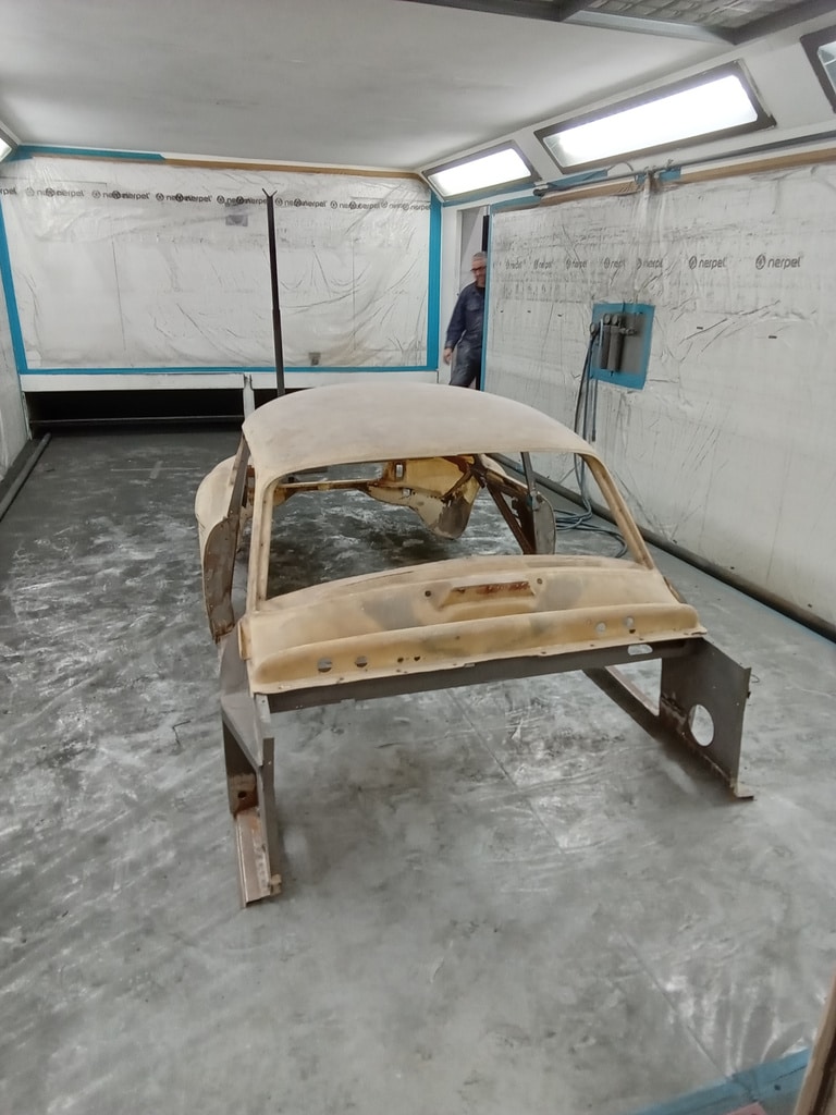 Body Removal - Bridge Classic Cars