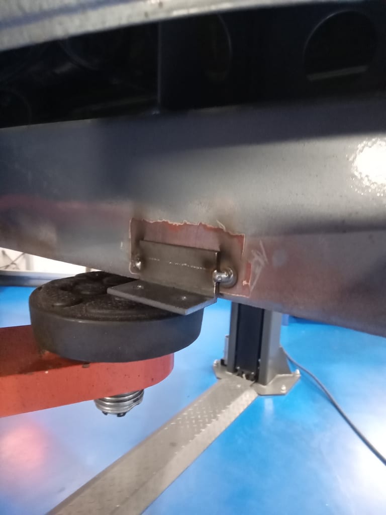 Working on the 1960 Austin Healey 3000 - Bridge Classic Cars