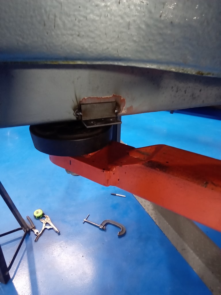 Working on the 1960 Austin Healey 3000 - Bridge Classic Cars